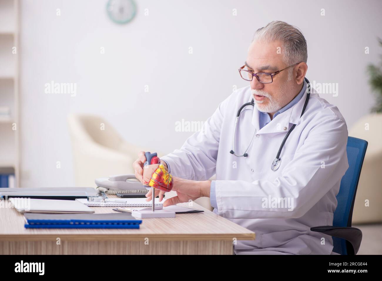 Doctor showing cardiogram old hi-res stock photography and images - Alamy
