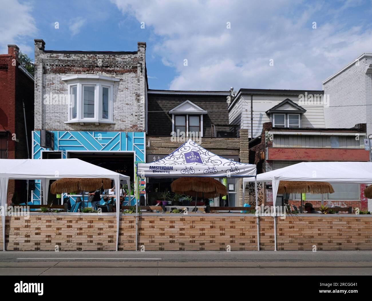 Restaurants and bars with outdoor seating on the street have become ...