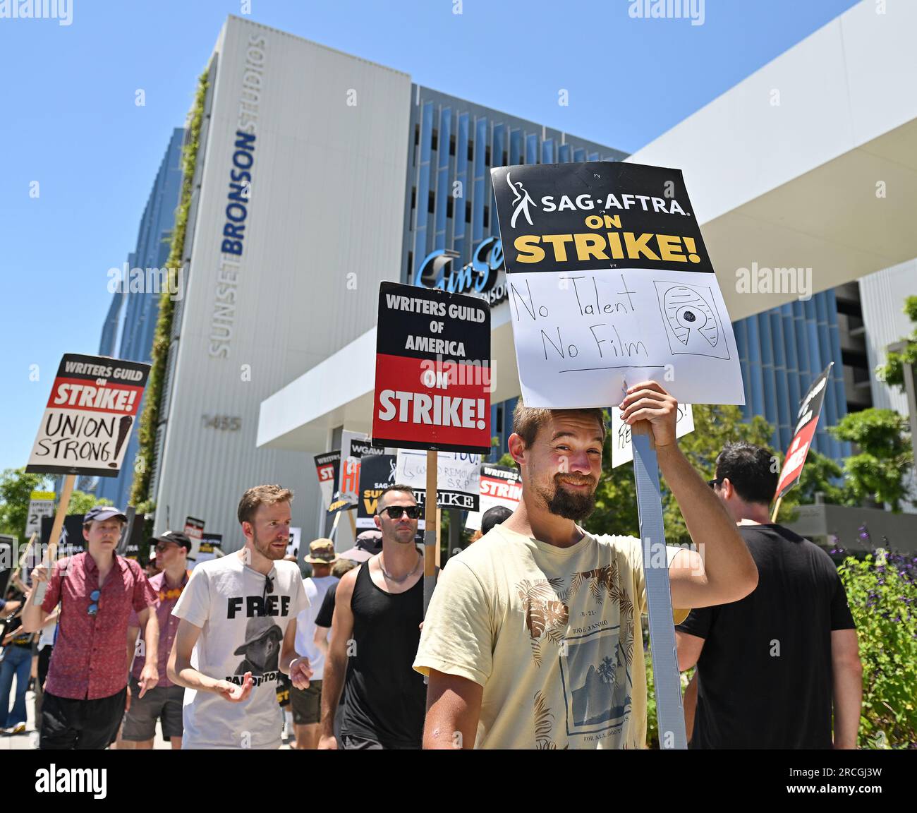 Los Angeles, United States. 14th July, 2023. Members of SAG-AFTRA ...