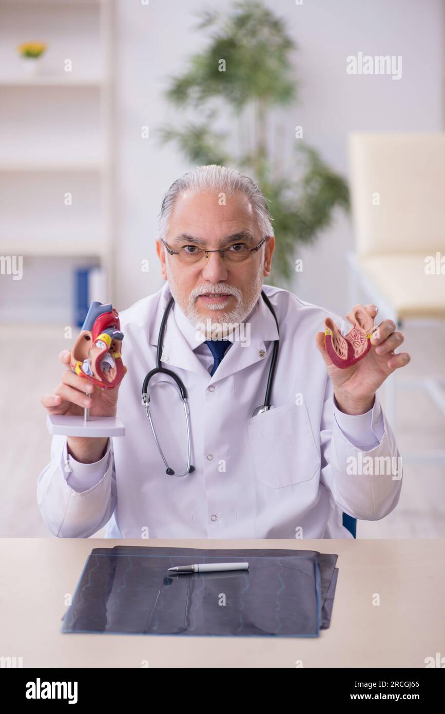 Doctor showing cardiogram old hi-res stock photography and images - Alamy