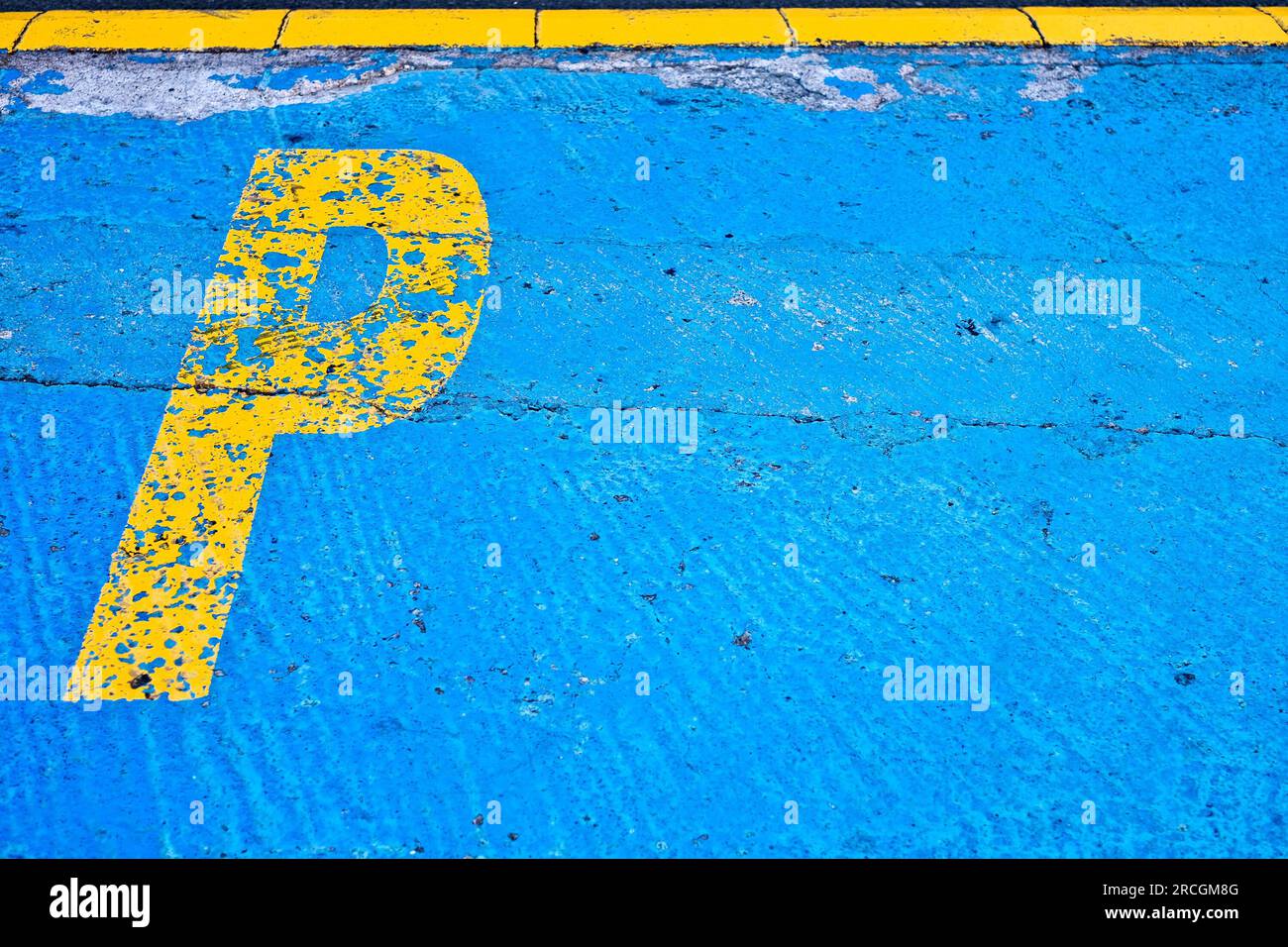 Urban element in yellow hi-res stock photography and images - Alamy