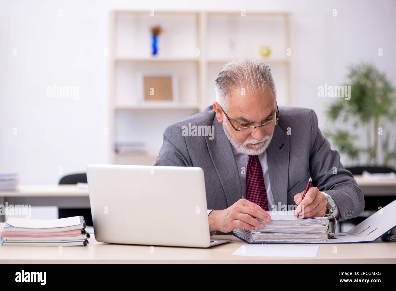 Old employee working in the office Stock Photo - Alamy