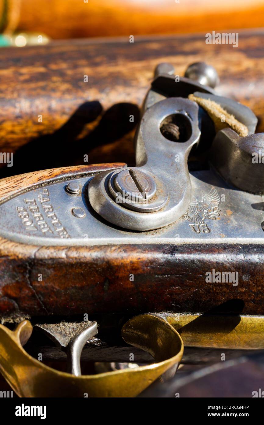 Flintlock breech loading rifle hi-res stock photography and images - Alamy