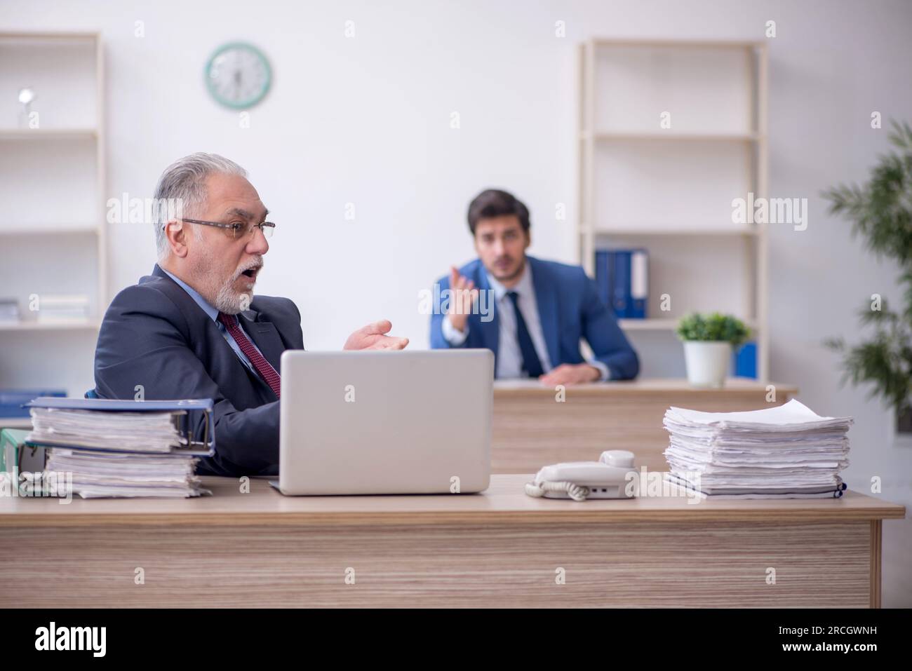 Two colleagues working at workplace Stock Photo - Alamy