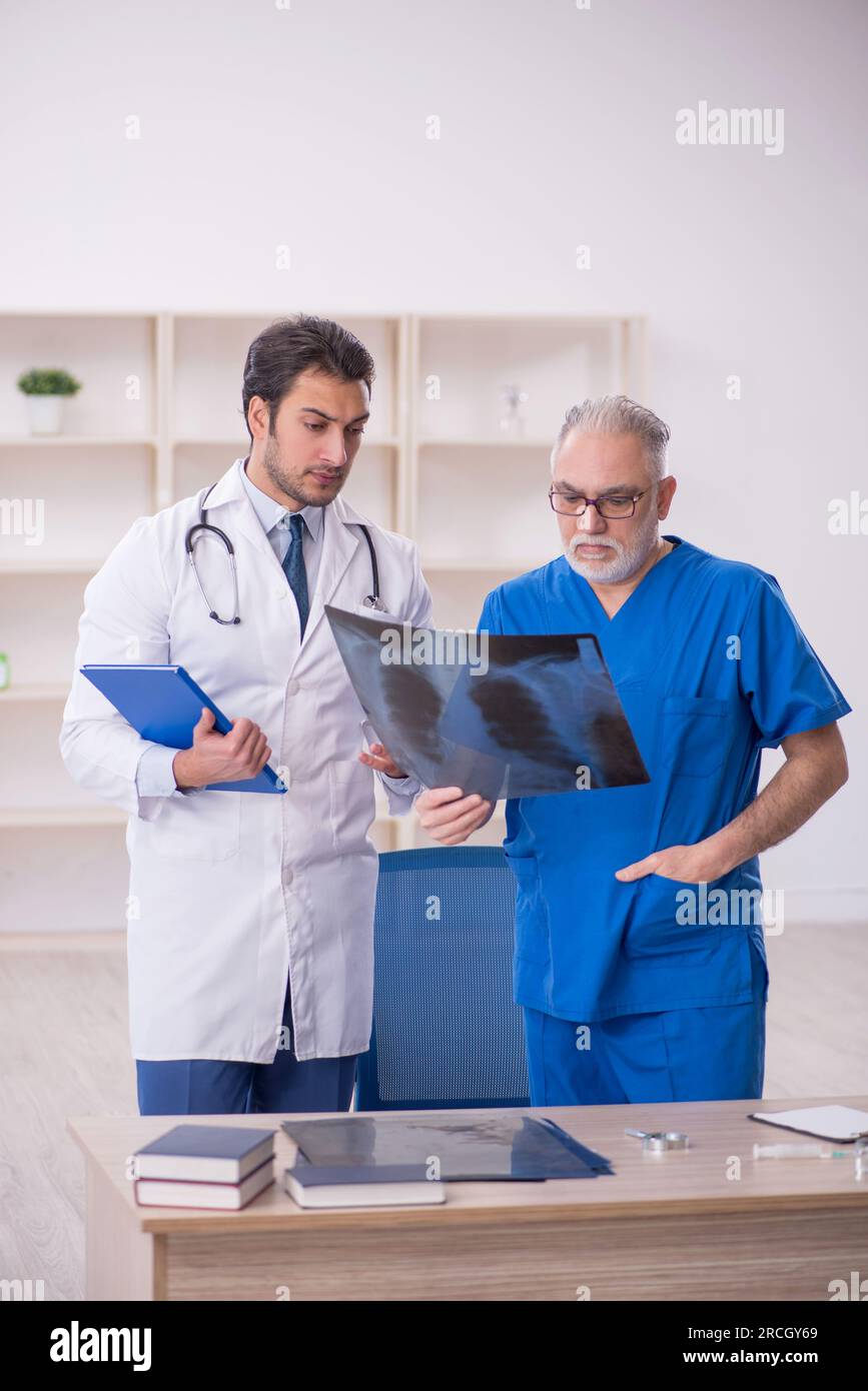 Two doctors radiologists working at the hospital Stock Photo - Alamy