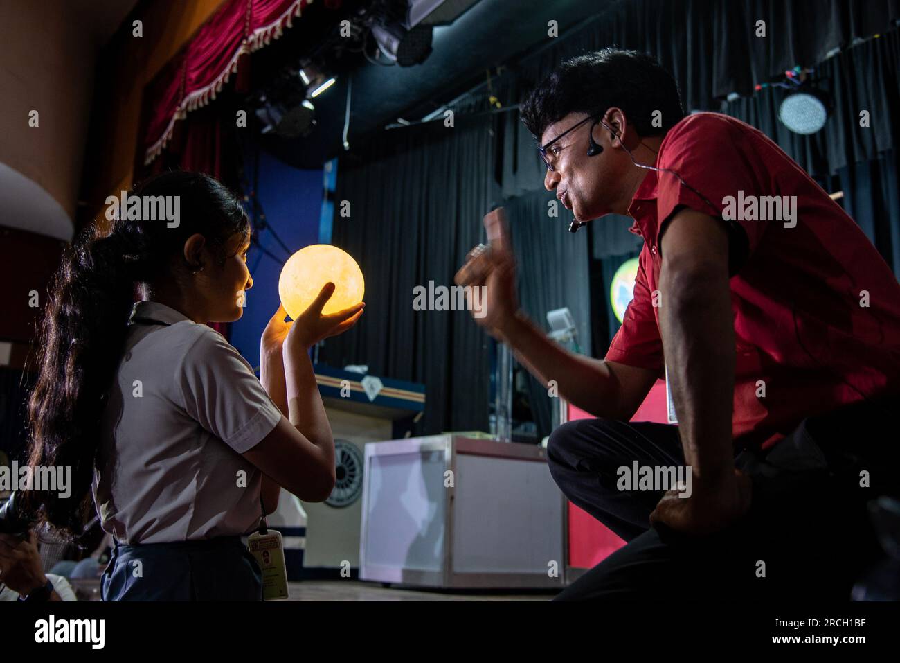 Kolkata, India. 14th July, 2023. Technical instructor explaining Moon ...