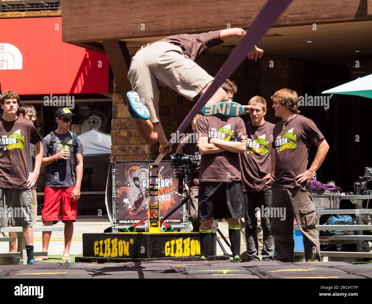 Slacklining and mountain hi-res stock photography and images - Alamy