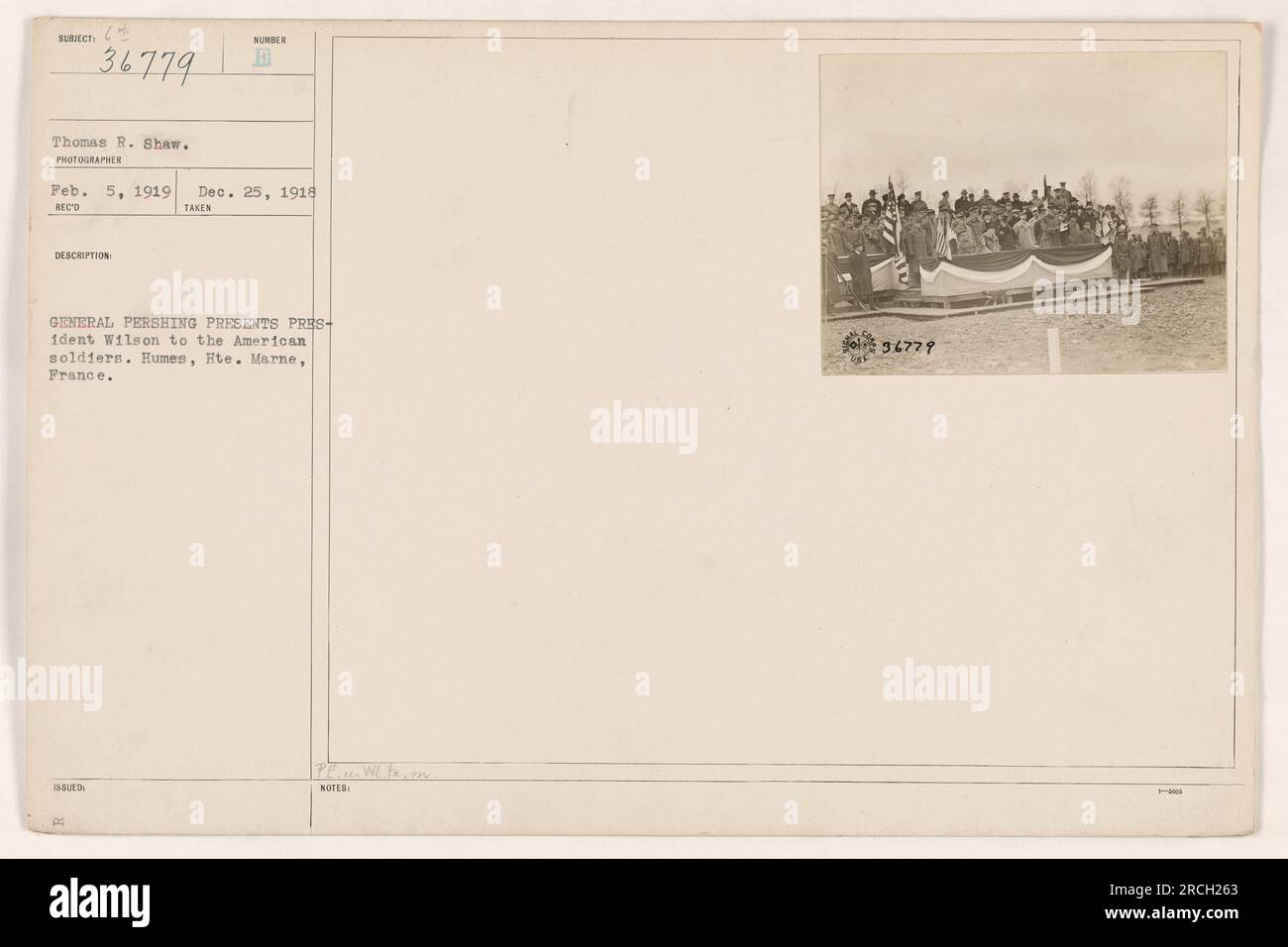 General Pershing introduces President Wilson to American soldiers in ...