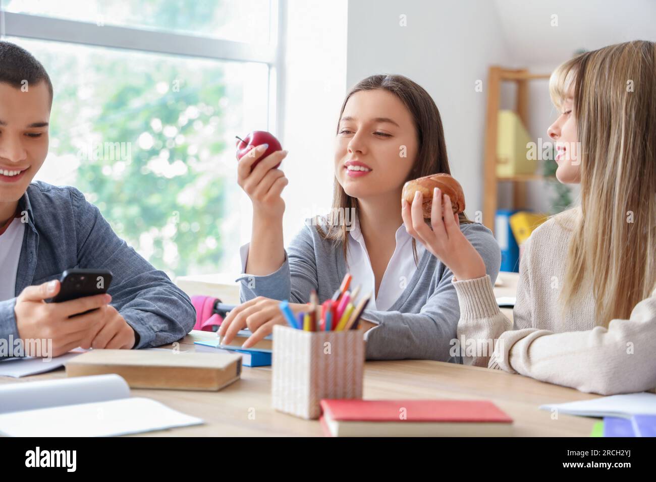 Students snacks hi-res stock photography and images - Alamy