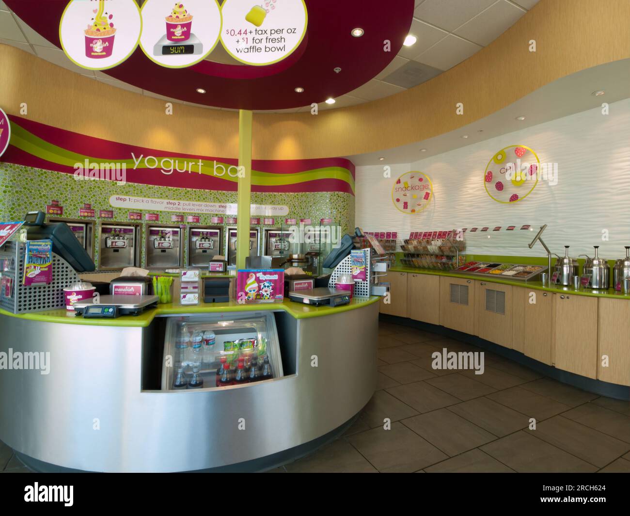 Supermarket yoghurt display hi-res stock photography and images - Alamy