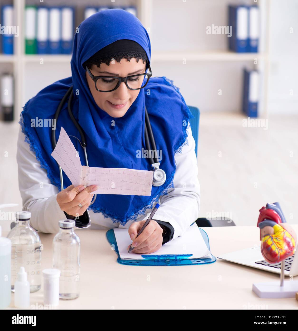 The female doctor in hijab working in the hospital Stock Photo - Alamy