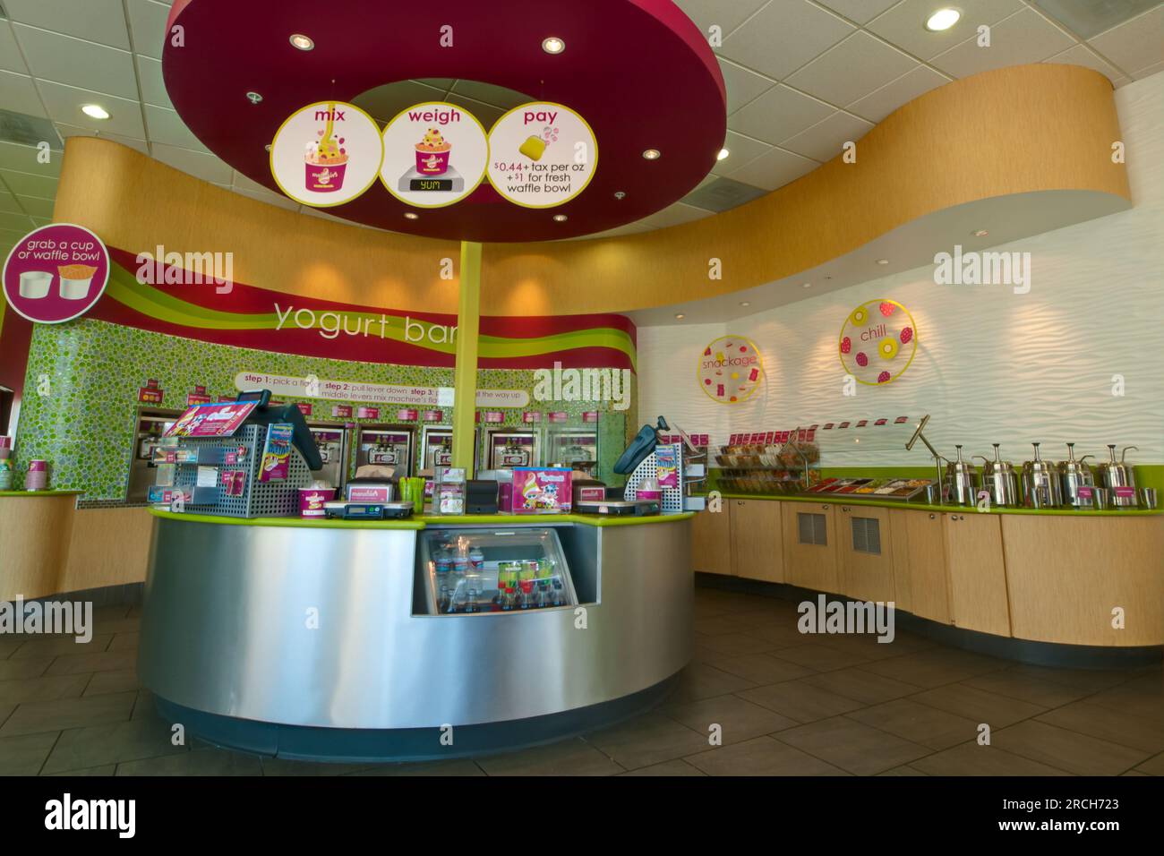 Supermarket yoghurt display hi-res stock photography and images - Alamy