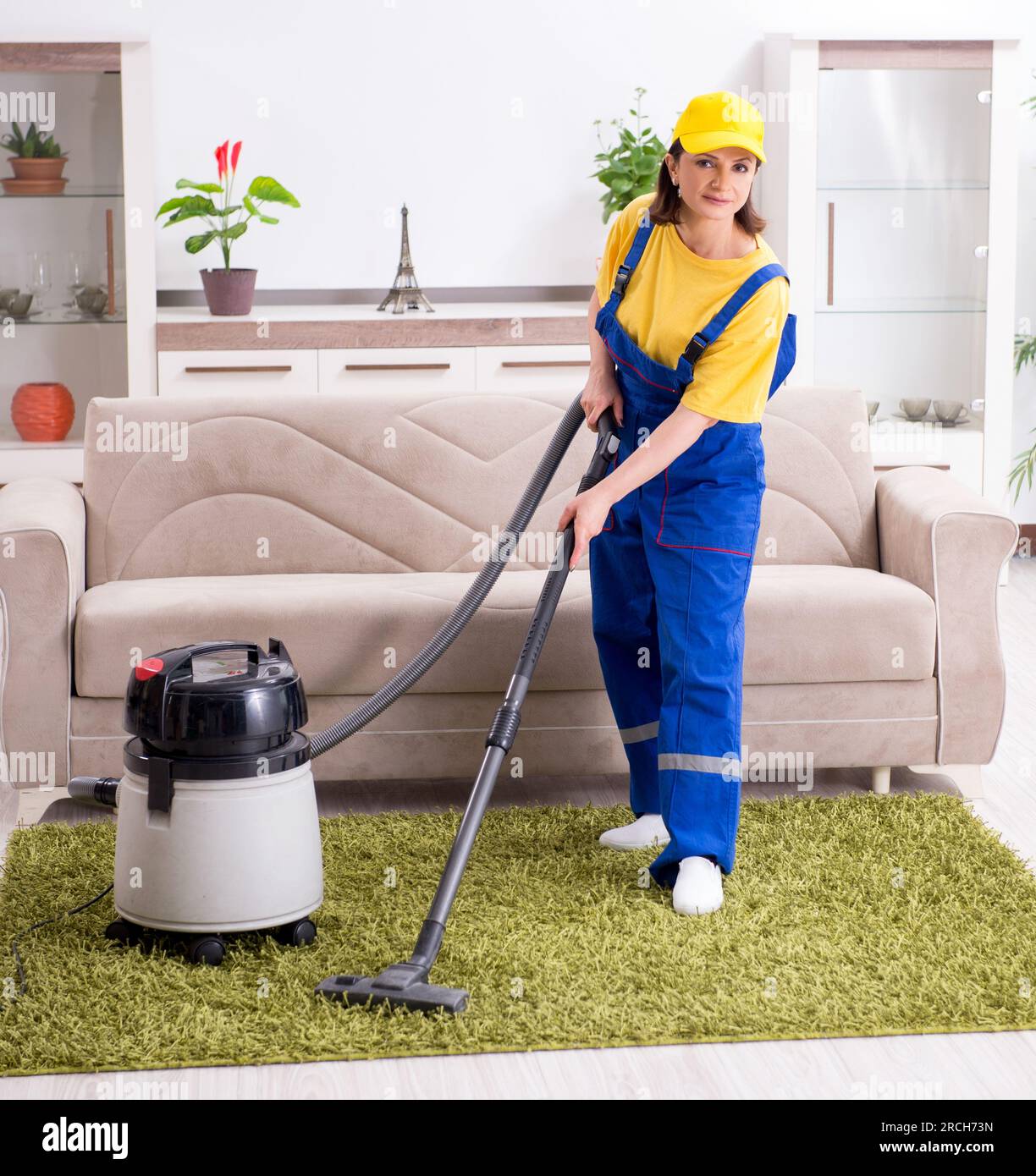 The old female contractor doing housework Stock Photo - Alamy