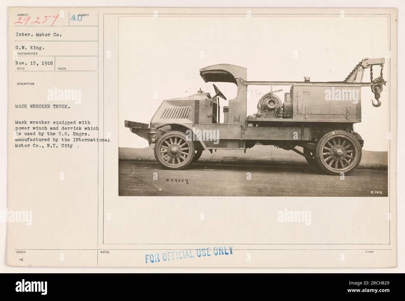 Mack wrecker truck hi-res stock photography and images - Alamy