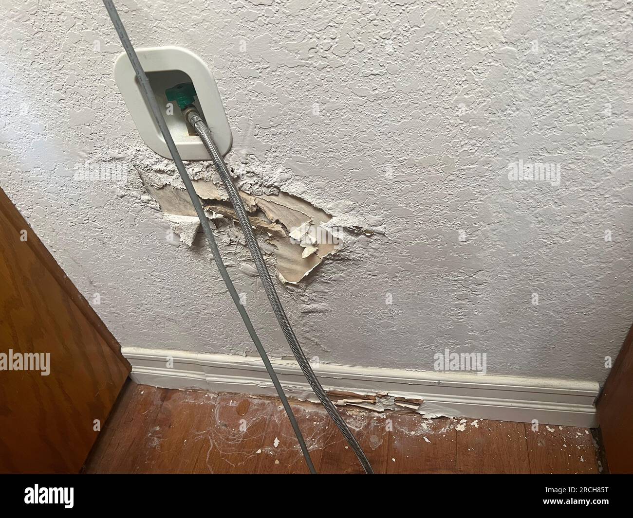 Wall damage from a water leak Stock Photo - Alamy