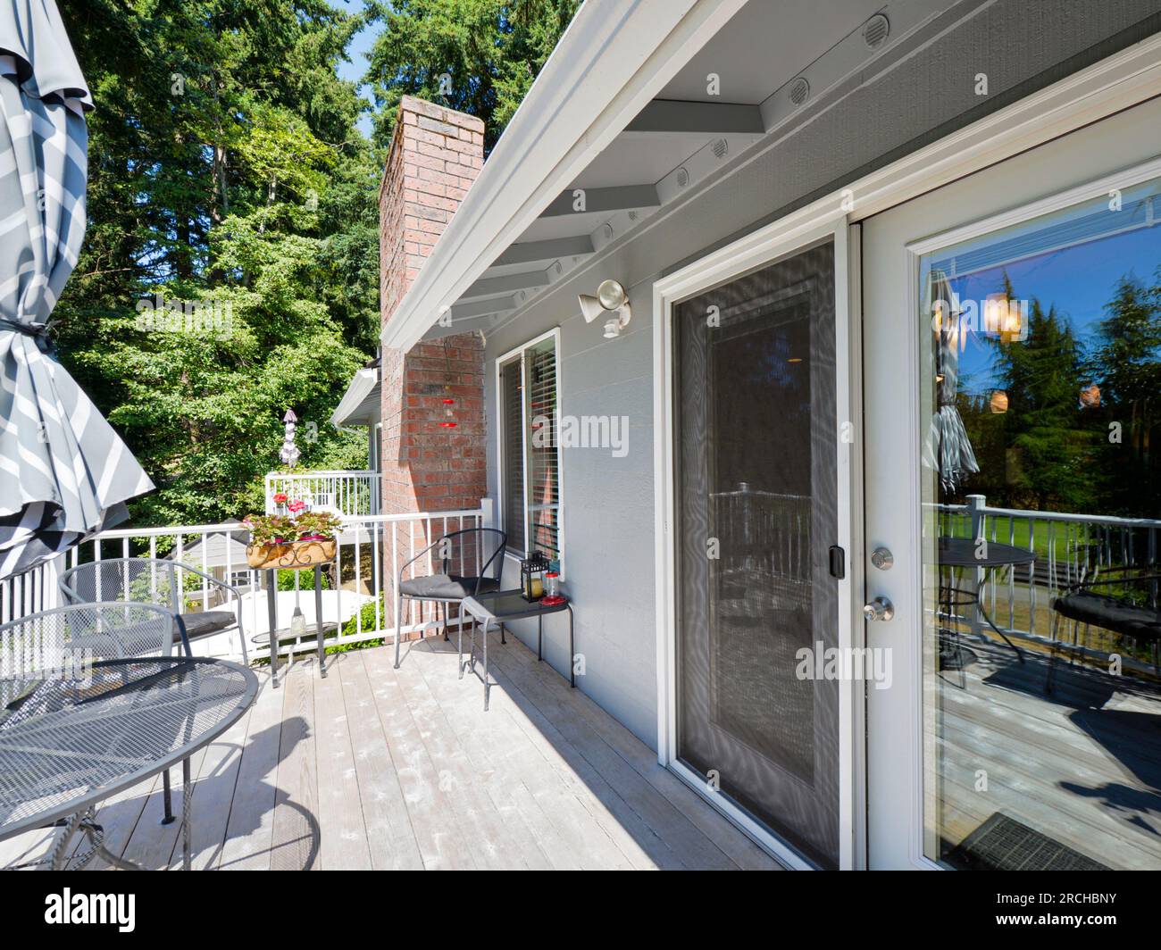 Modern deck design hi-res stock photography and images - Alamy