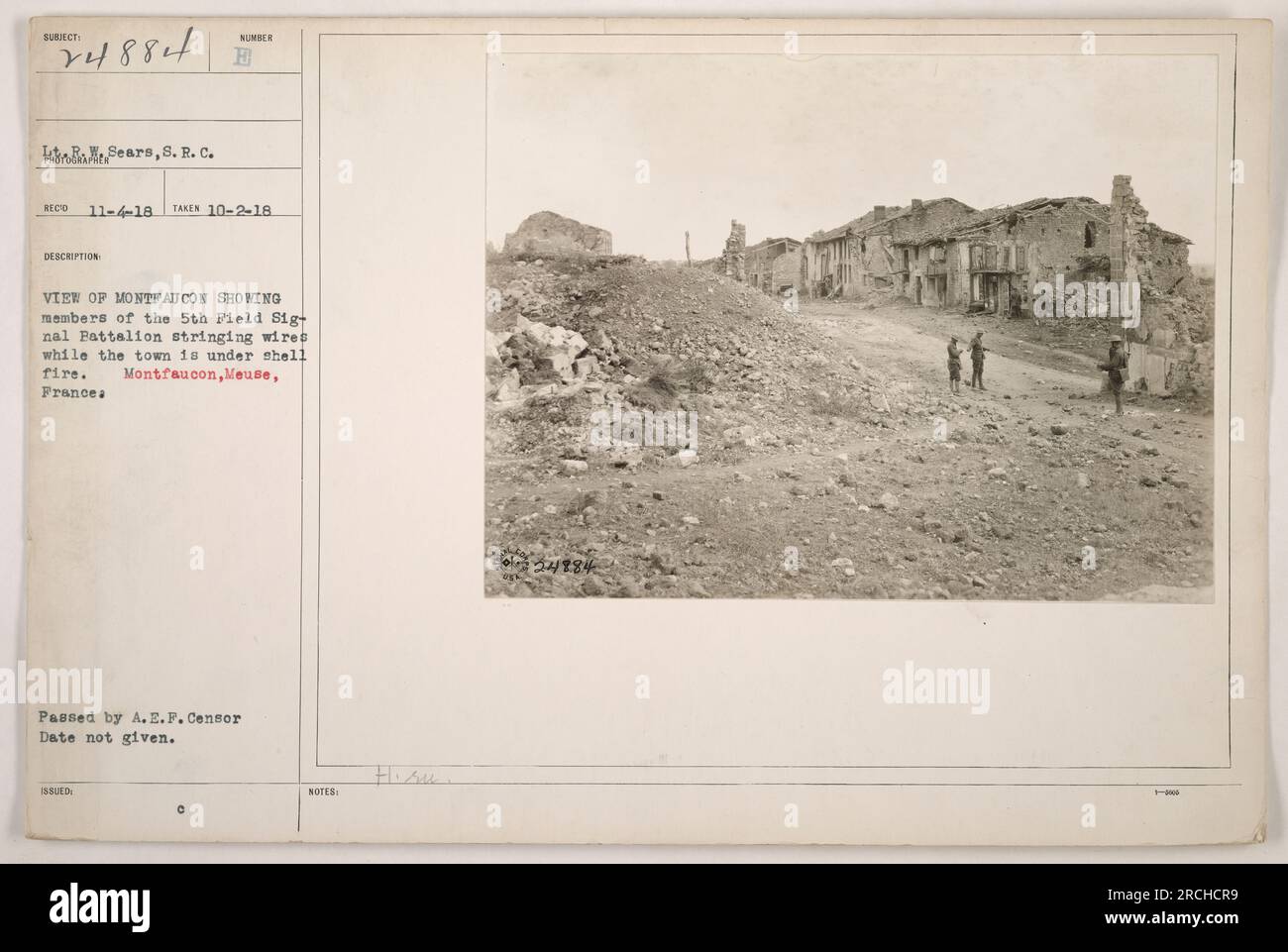 Photographs under shell fire hi-res stock photography and images - Alamy