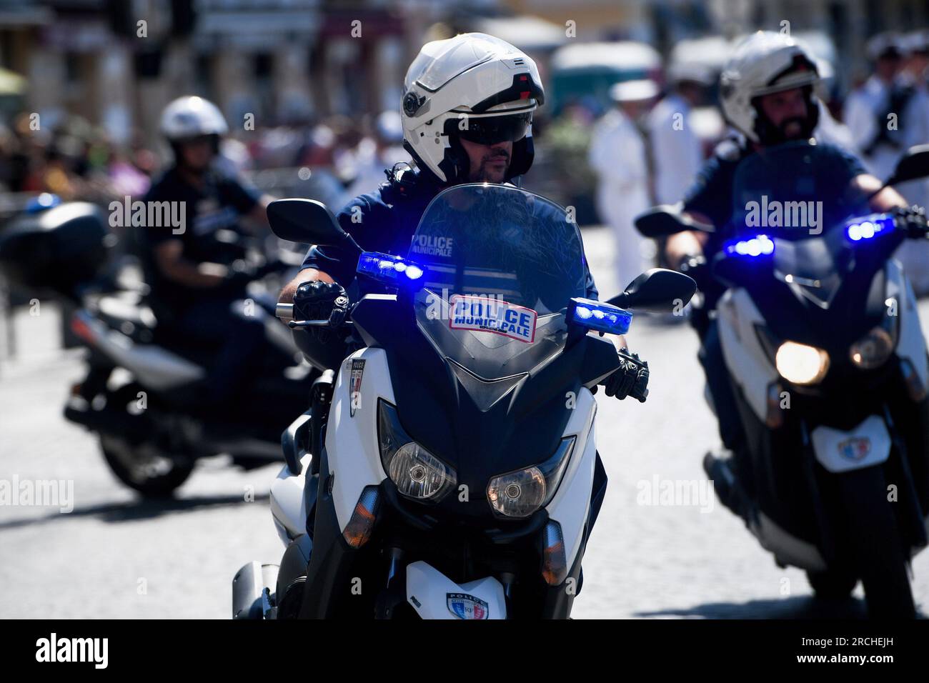 French security checks hi-res stock photography and images - Alamy