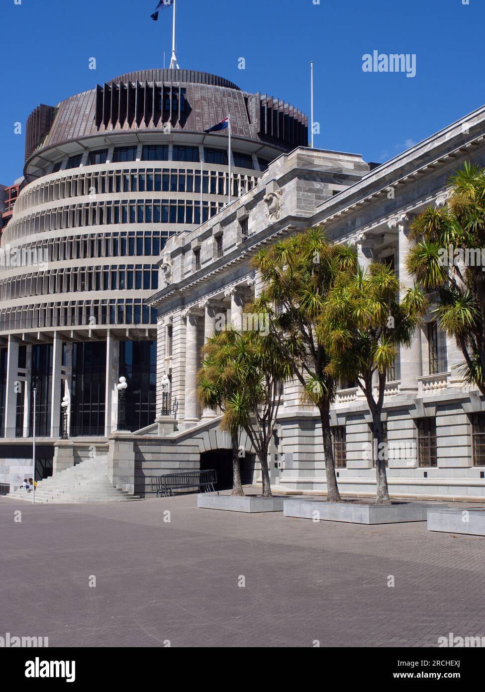 Government Building And Beehive Wellington Stock Photo - Alamy
