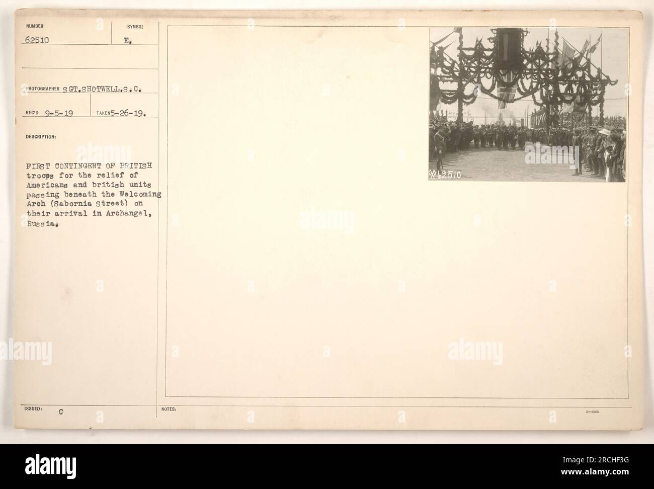 "First contingent of British troops passing under Welcoming Arch in ...