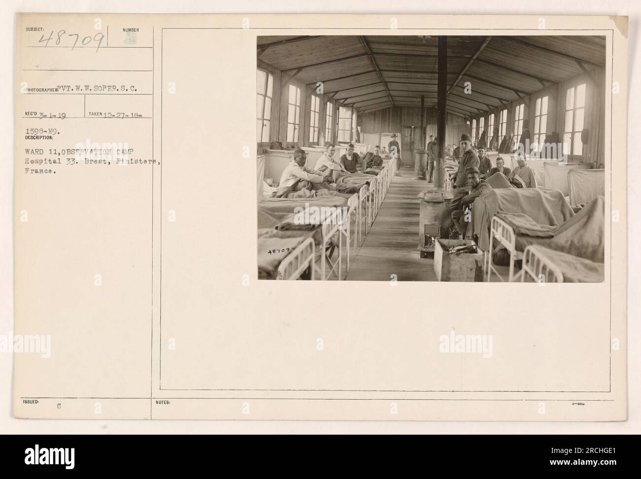 Soldiers in Ward 11 of Observation Camp Hospital 33 in Brest, Finistere ...