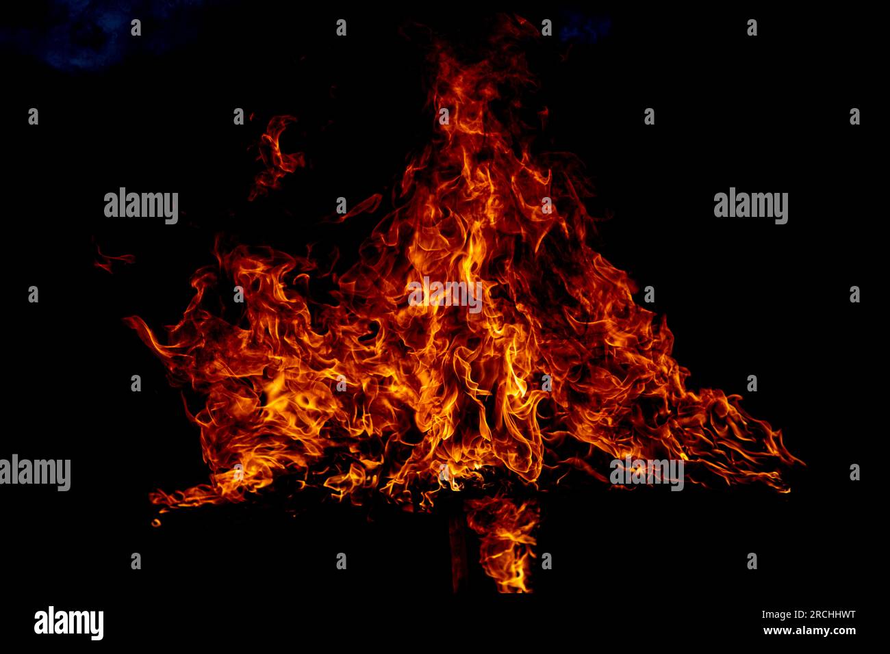 Burning bonfire with lights and sparks hi-res stock photography and ...