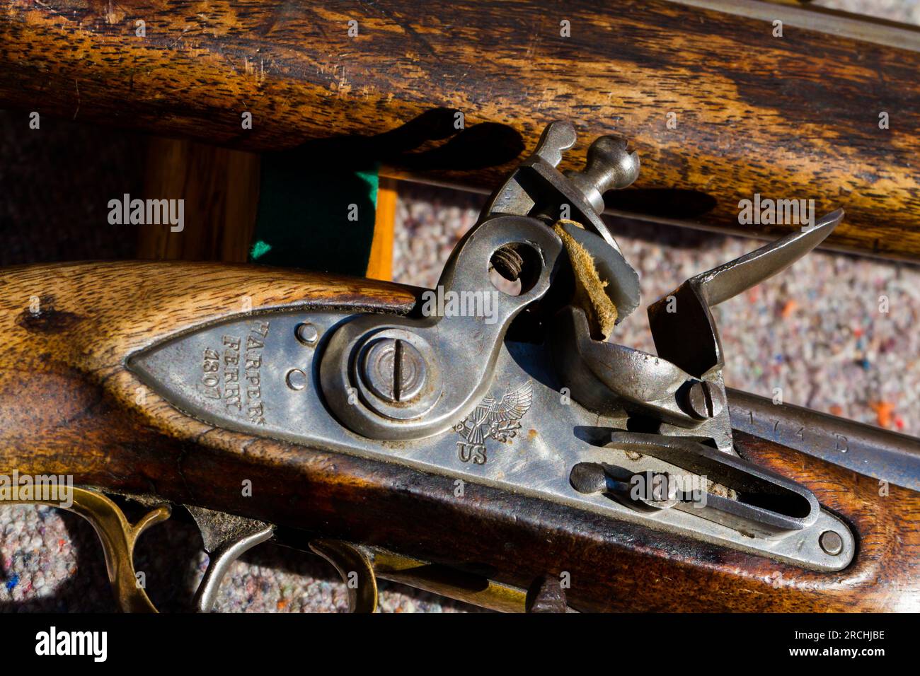 Flintlock breech loading rifle hi-res stock photography and images - Alamy