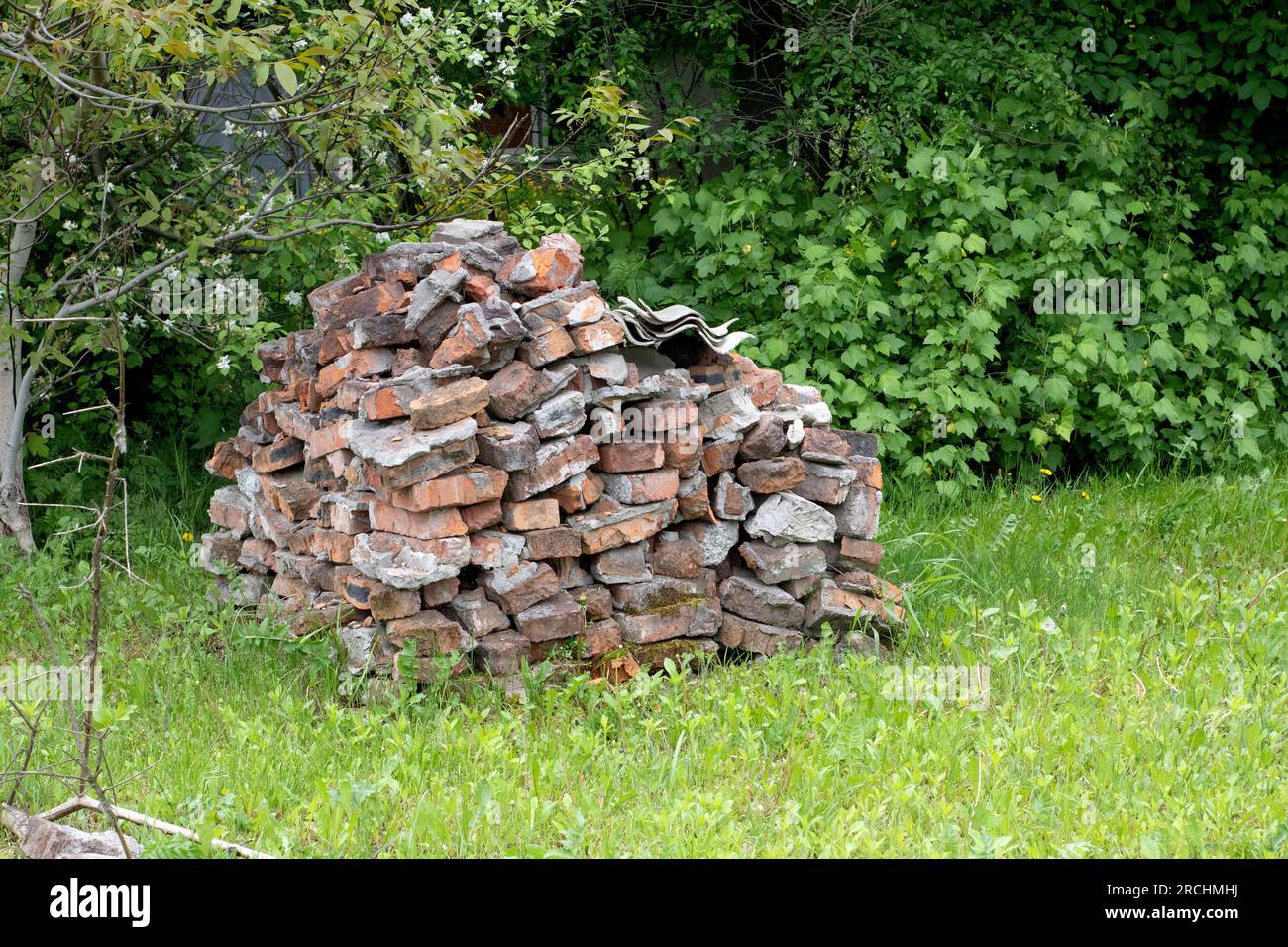 Dark red bricks hi-res stock photography and images - Alamy
