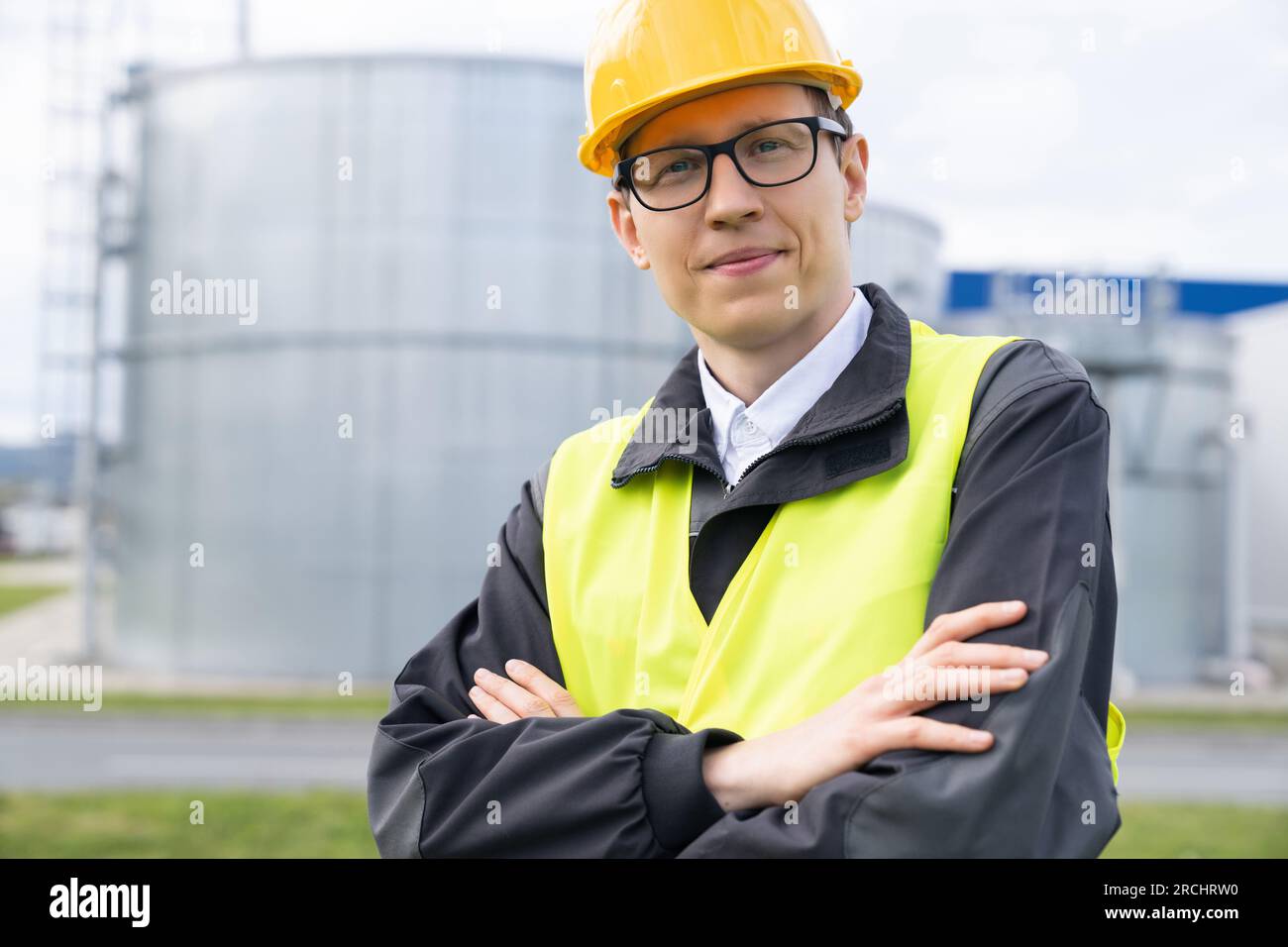 Portrait builder in yellow helmet hi-res stock photography and images ...