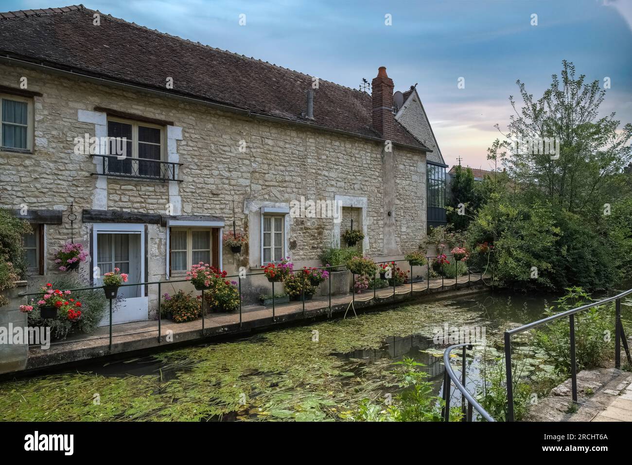 Village of chablis hi-res stock photography and images - Alamy