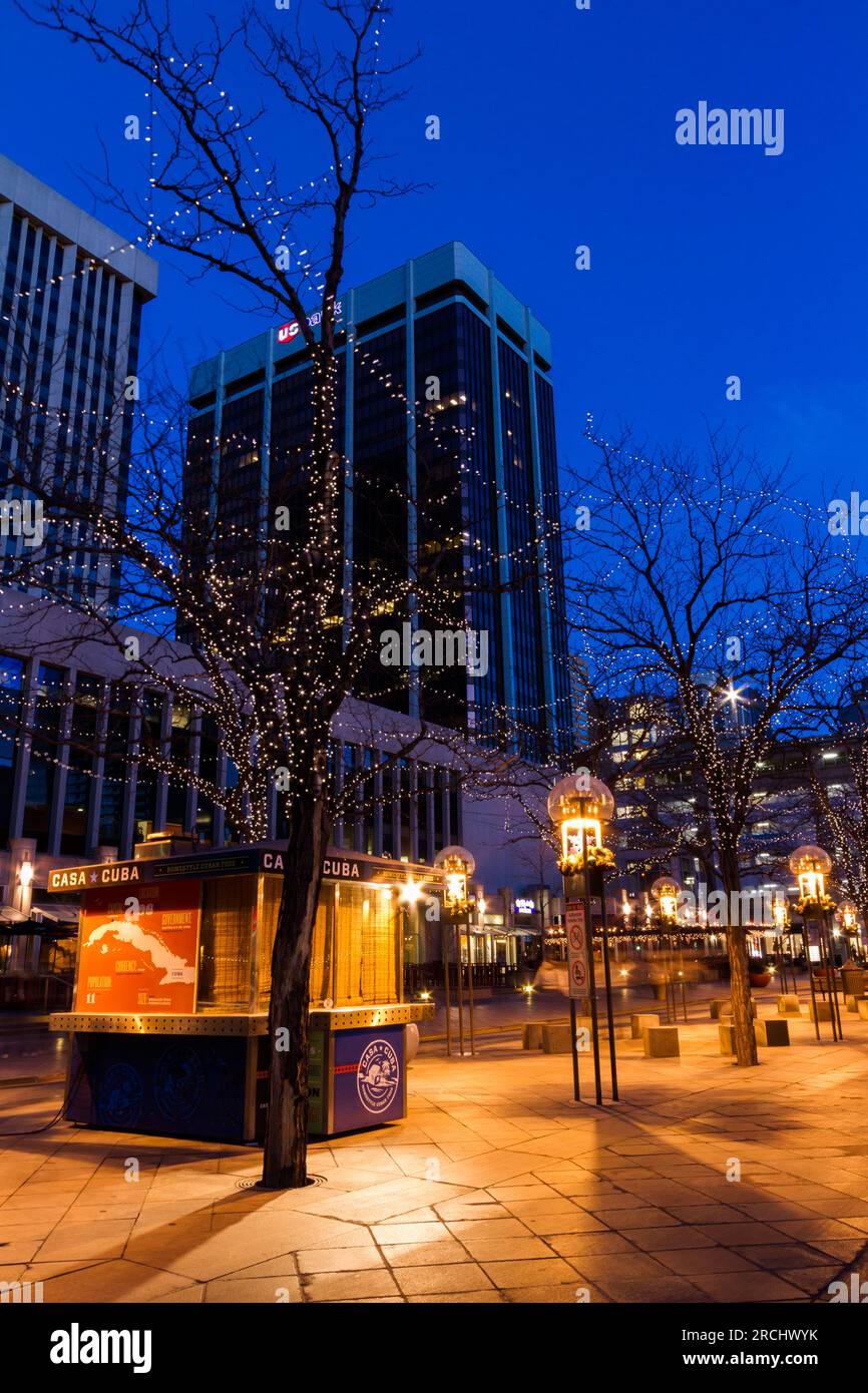 Downtown denver christmas 16th street hi-res stock photography and ...