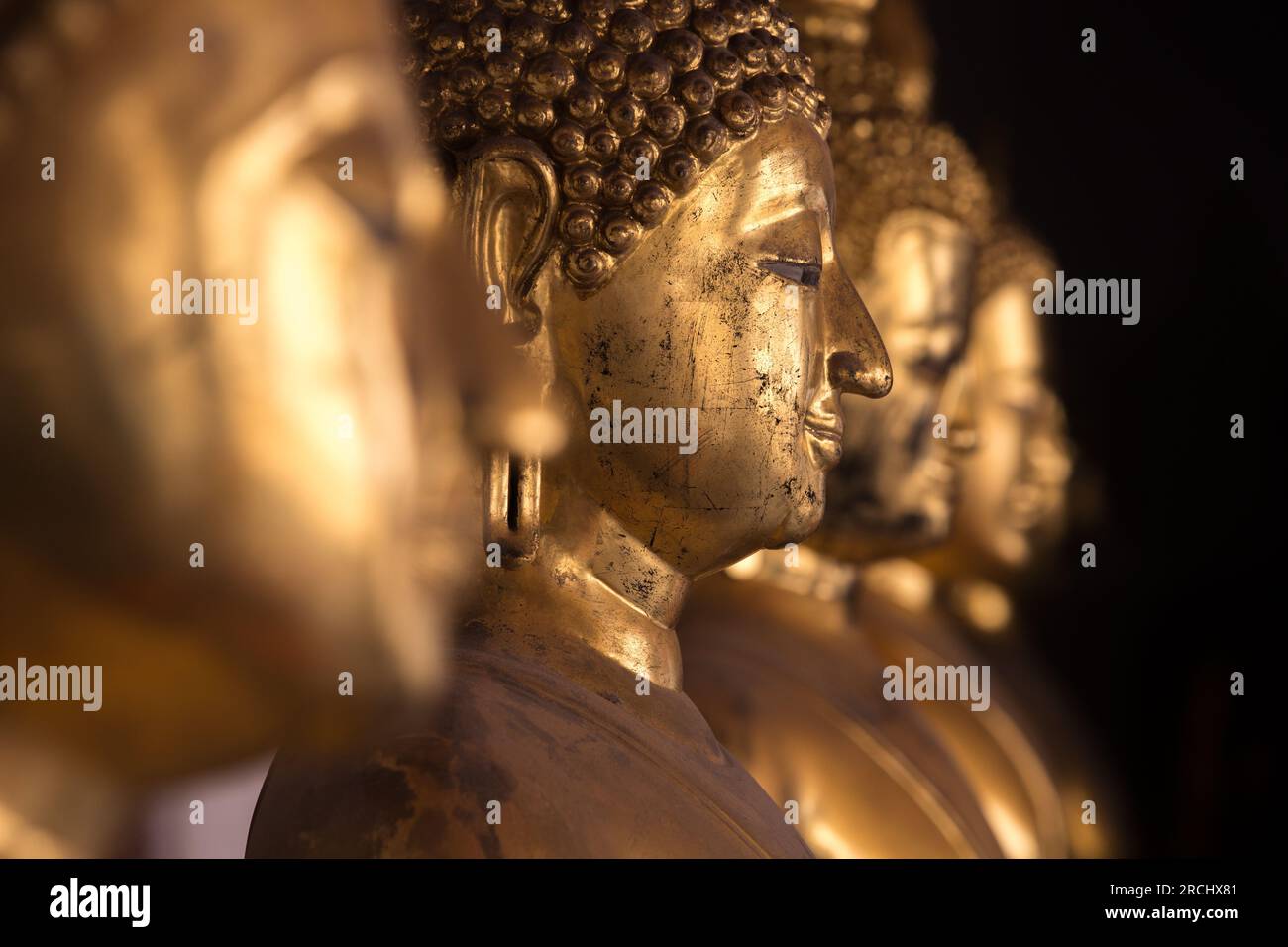 Golden buddhist statues in china hi-res stock photography and images ...