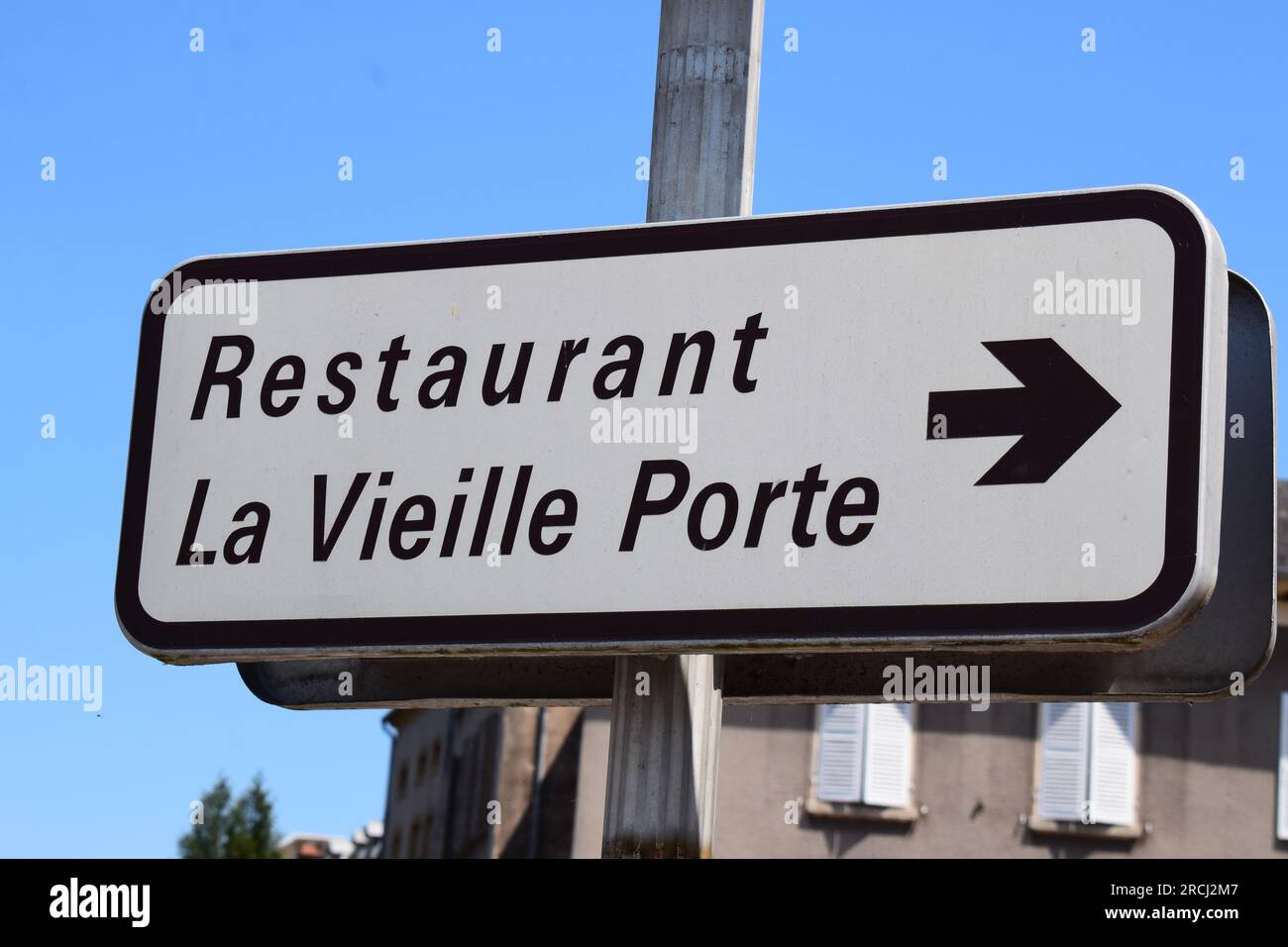 Road Sign Sign to a Restaurant Stock Photo - Alamy