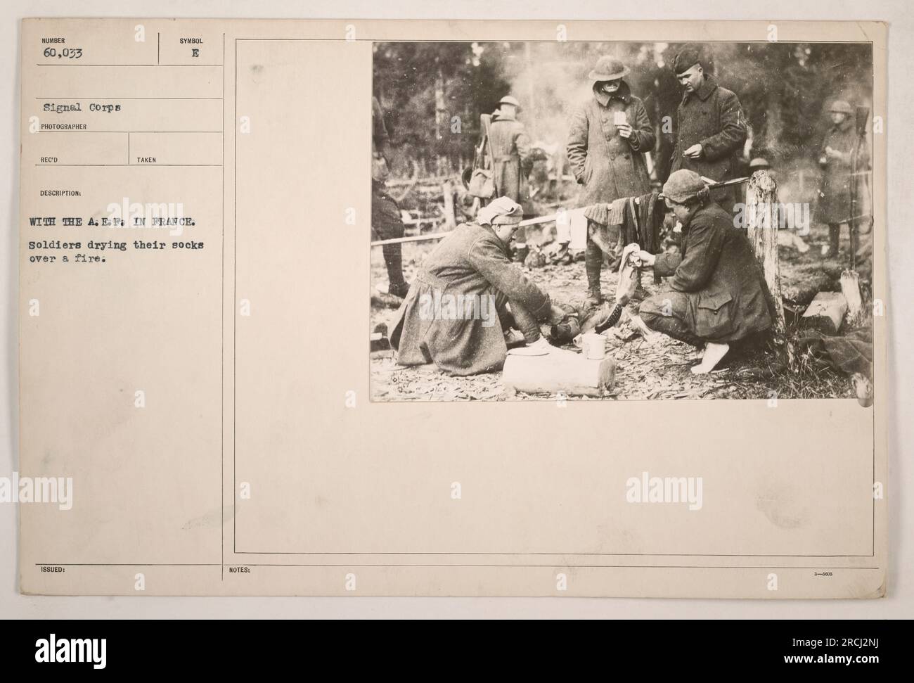 Soldiers from the American Expeditionary Forces (A.E.F) drying their ...