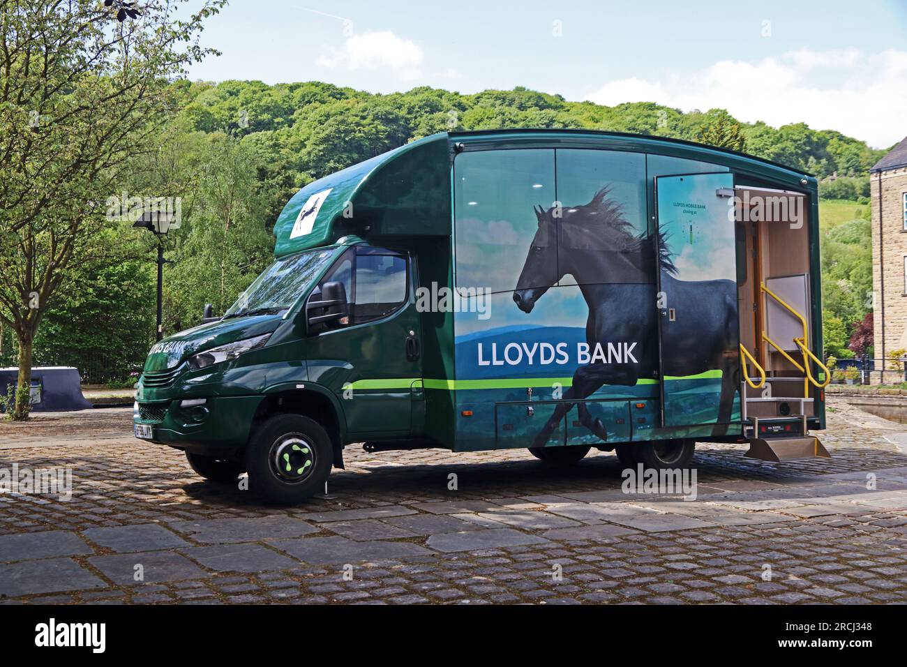 Banking van lloyds hi-res stock photography and images - Alamy Banking van lloyds hi-res stock photography and images - Alamy