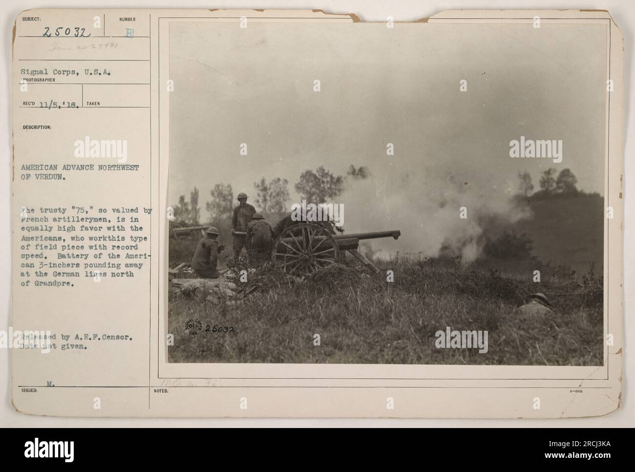 American soldiers using a 75mm field artillery gun, a French weapon ...