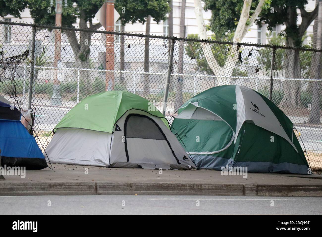 Los Angeles, California: Homeless houses in downtown Los Angeles Stock ...