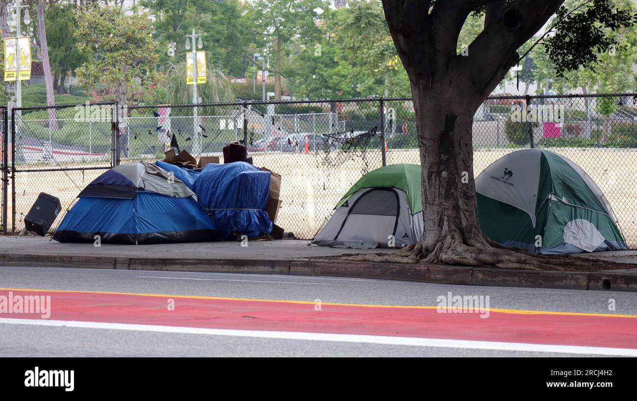 Los Angeles, California: Homeless houses in downtown Los Angeles Stock ...