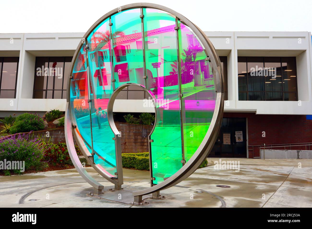 Manhattan Beach, California: Manhattan Beach City Hall with public art ...