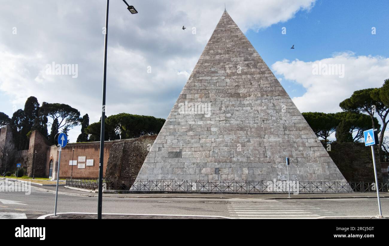 Pyramide cestia hi-res stock photography and images - Alamy