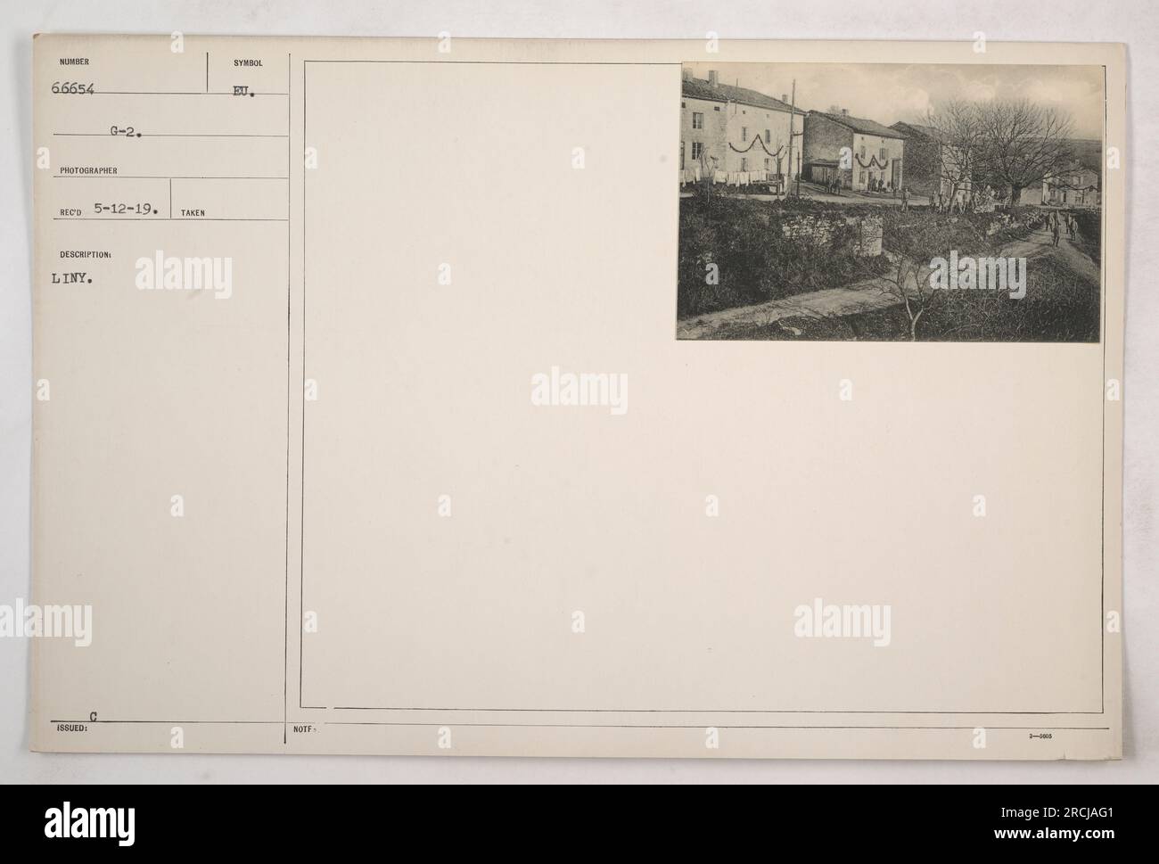 Soldiers of the American military engaged in combat during World War I ...