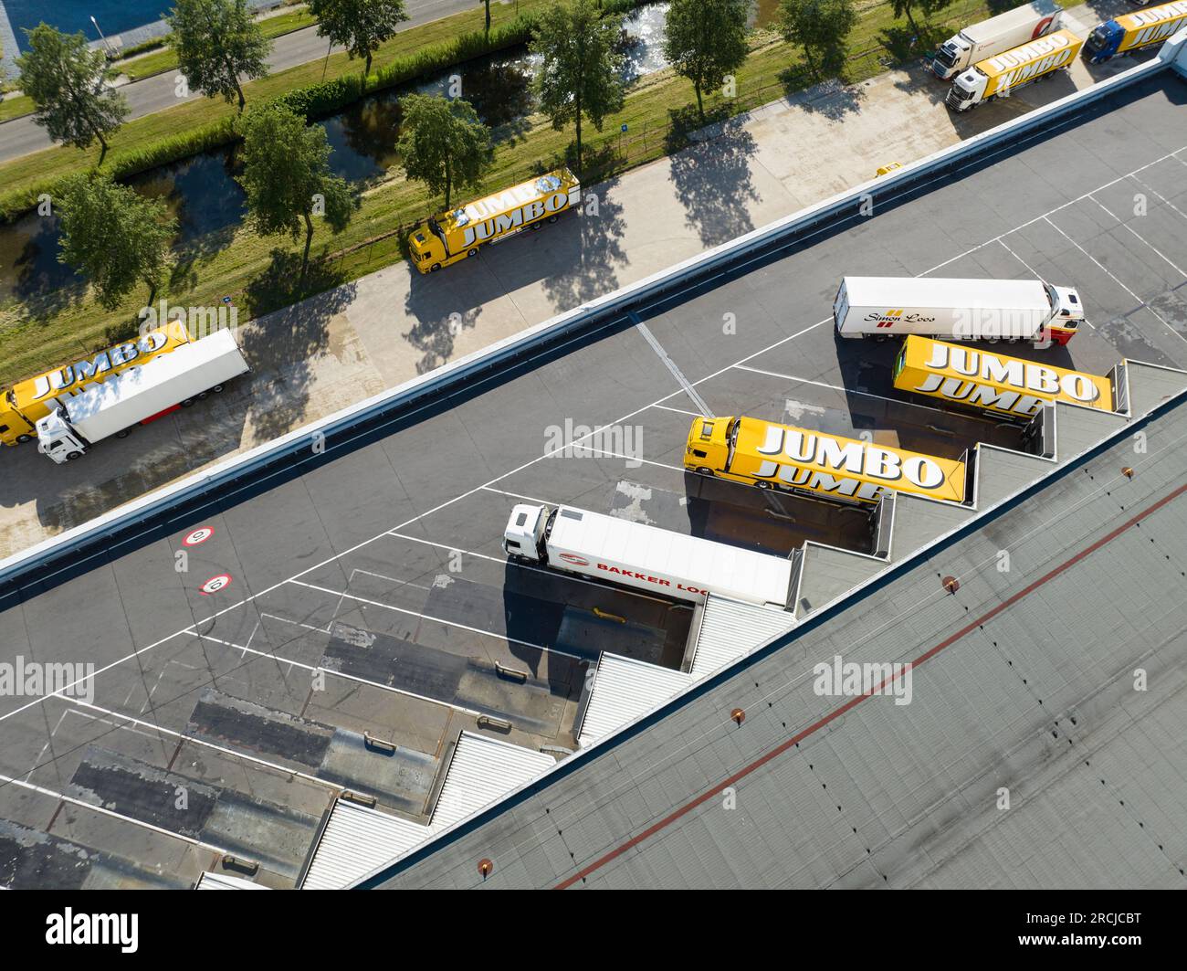 Aerial top down trucking shot hi-res stock photography and images - Alamy
