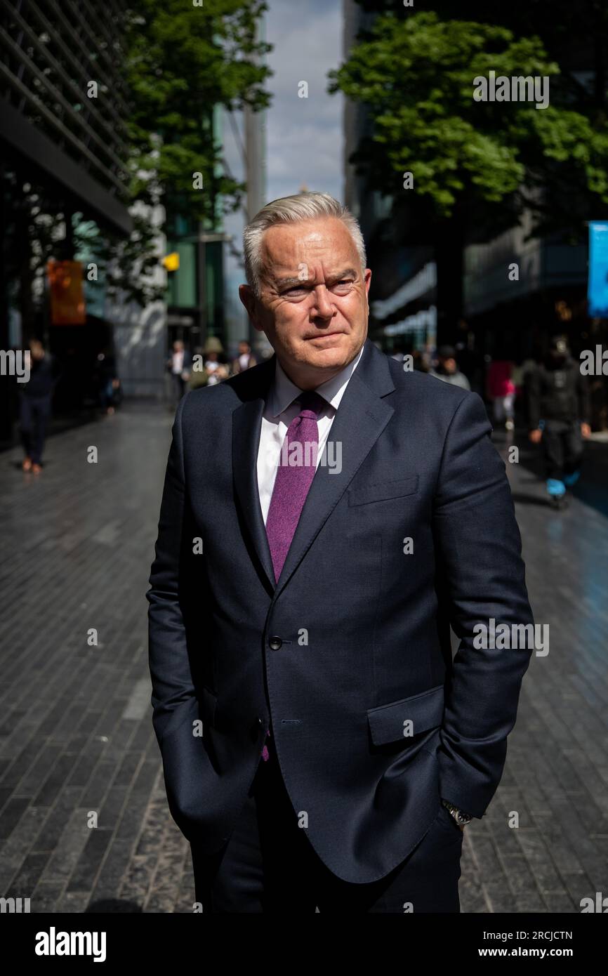 Huw edwards journalist hi-res stock photography and images - Alamy