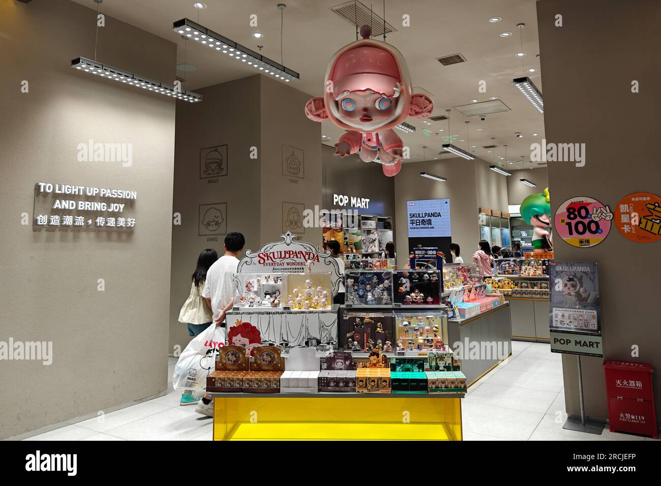 Shanghai, China. 15th July, 2023. SHANGHAI, CHINA - JULY 15, 2023 - Young people pick out blind ...