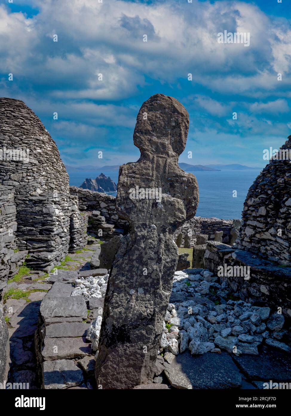Skellig michael high cross hi-res stock photography and images - Alamy