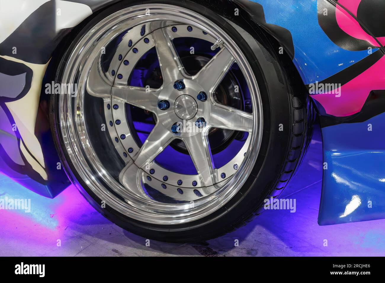 Racing circles hi-res stock photography and images - Alamy