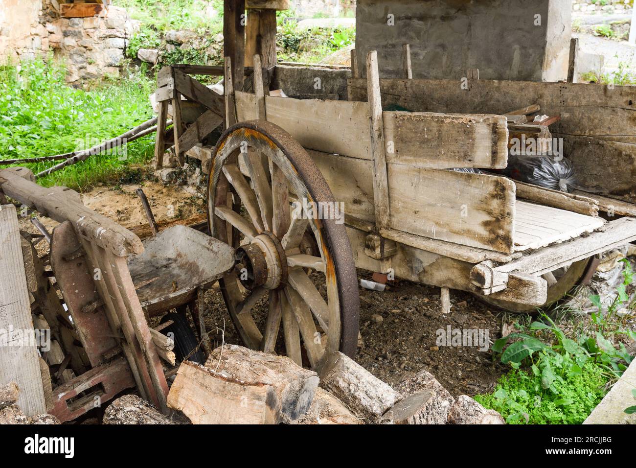 Old oxen cart in Oseja de Sajambre Stock Photo - Alamy