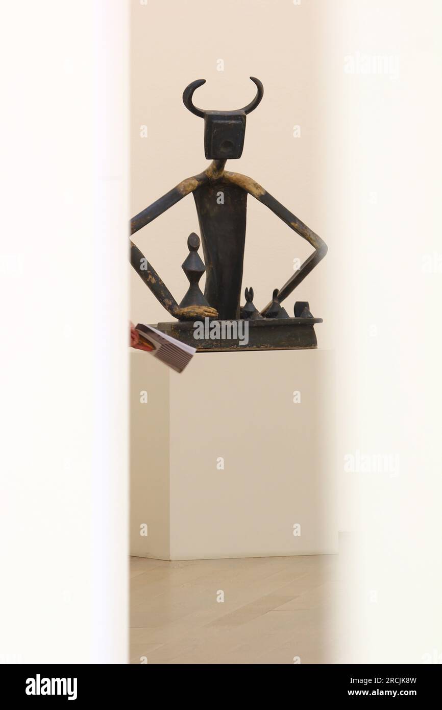 sculpture by Max Ernst, The king playing with the Queen, Bayler ...