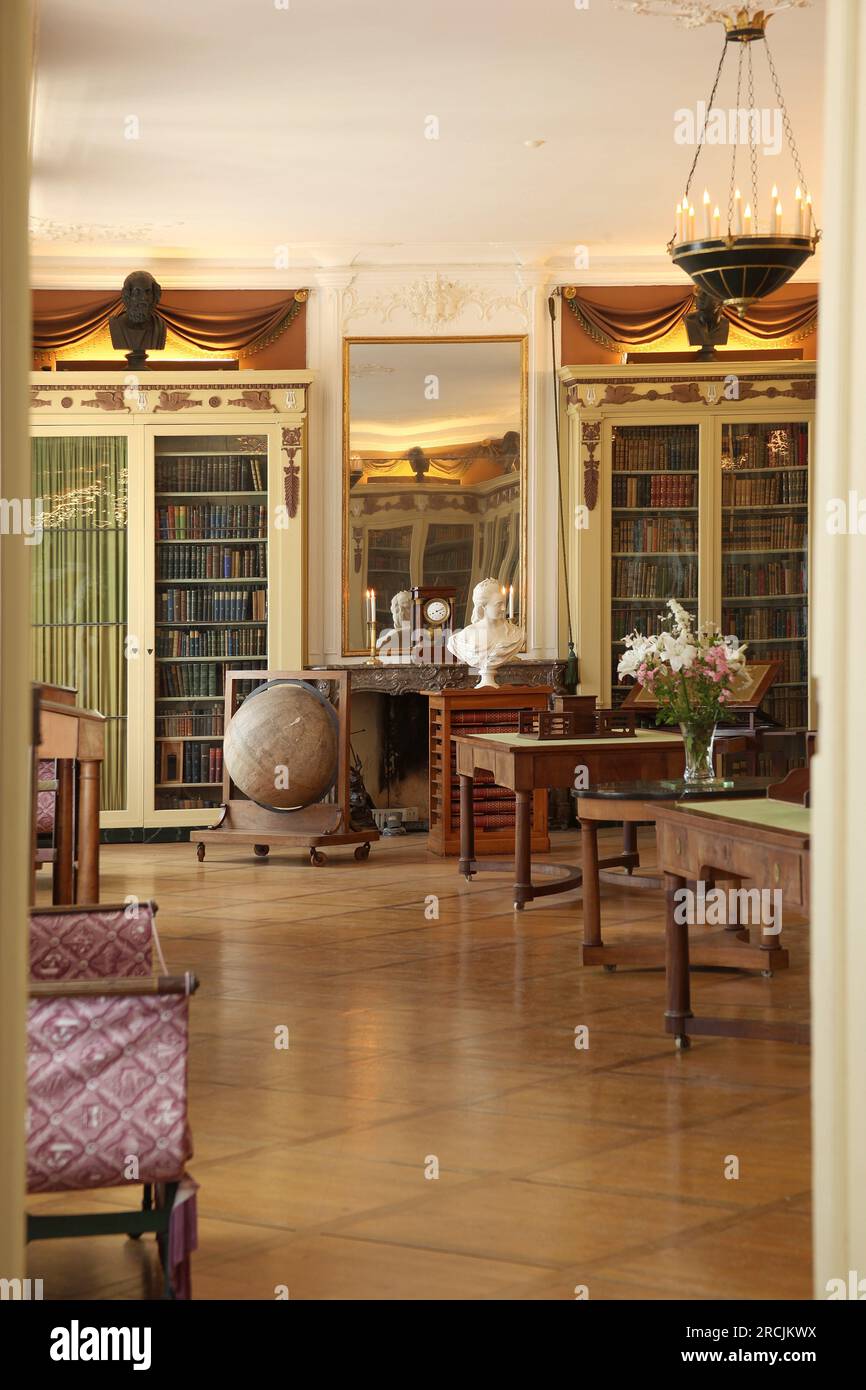 Coppet hi-res stock photography and images - Alamy