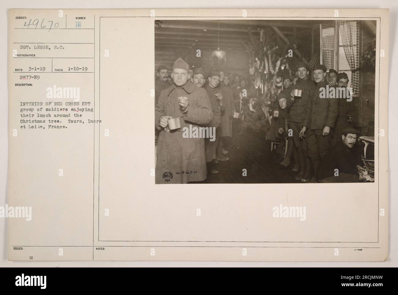 Soldiers having lunch in a Red Cross hut during World War One. The ...